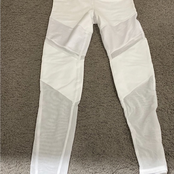 ALO Yoga | Pants & Jumpsuits | Alo White Leggings | Poshmark